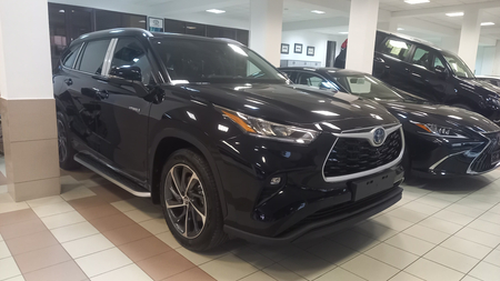 Toyota Highlander Hybrid GLE 2023 год в Наличии