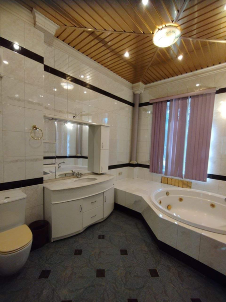 Дом под офис (720 кв.м), метро Буюк Ипак Йули...