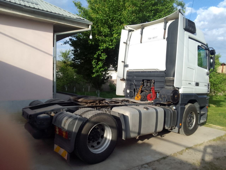 Mers actros 2007 yili srocna sotiladi