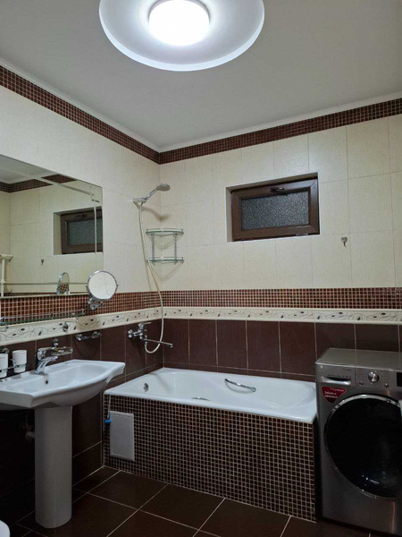 Паркентский ул.Ген Петрова 77-серия 4(5)-комнатная 3/4 80 м² ремонт