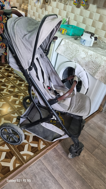 Коляска б/у,в хорошем состоянии