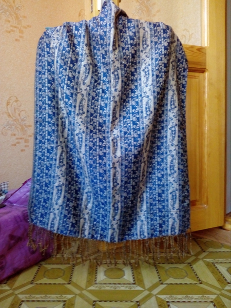 Шарфы разной расцветки .