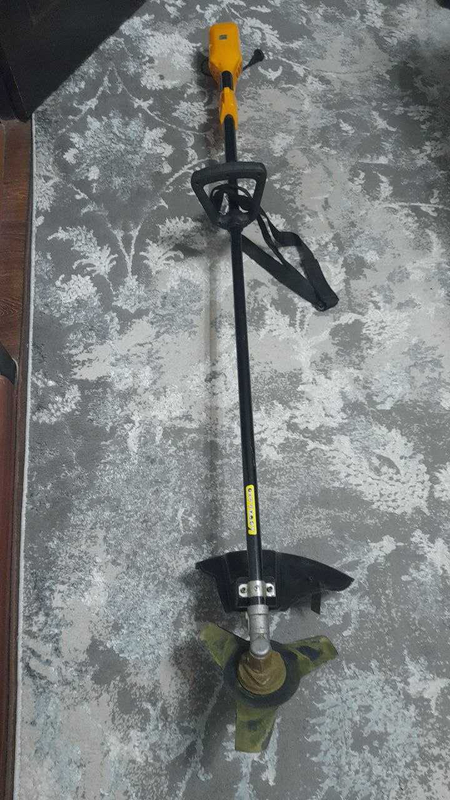 Мощный триммер фирмы ROLF7A225. 700 W. 10000 об. в мин.