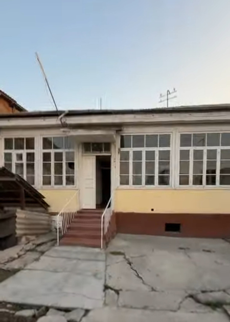 Ховли уй сотилади