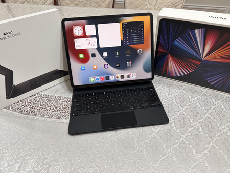 iPad Pro 12.9-inch (5th Generation) Wi-Fi + Cellular 128GB