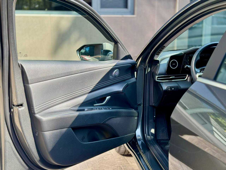 HYUNDAI Elantra Luxe 2.0 MPI 2WD (Фулл-комплектация)