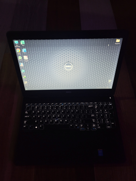 210$ ga 16 gb operativka Core i5 256 SSD Klaviatura podsvetkali DELL