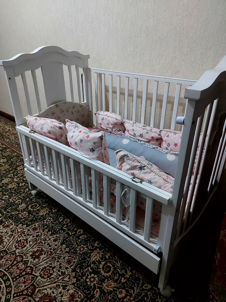 Продаю детскую кровать, детский стульчик  новый телевизор