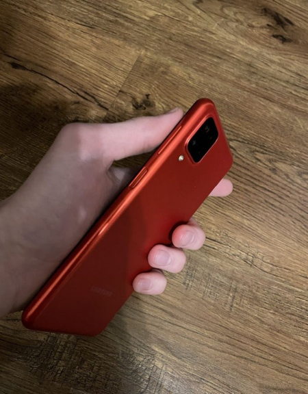 Samsung galaxy a12 sotiladi xolati ideal