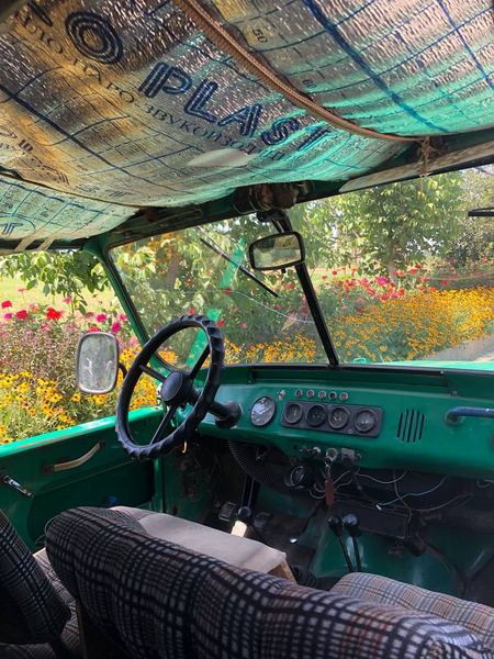 Uaz pritsepi bilan