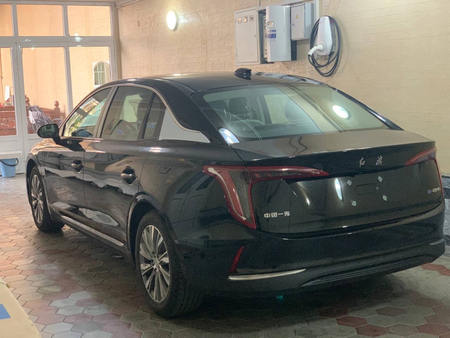 Hongqi e-qm5 450 km