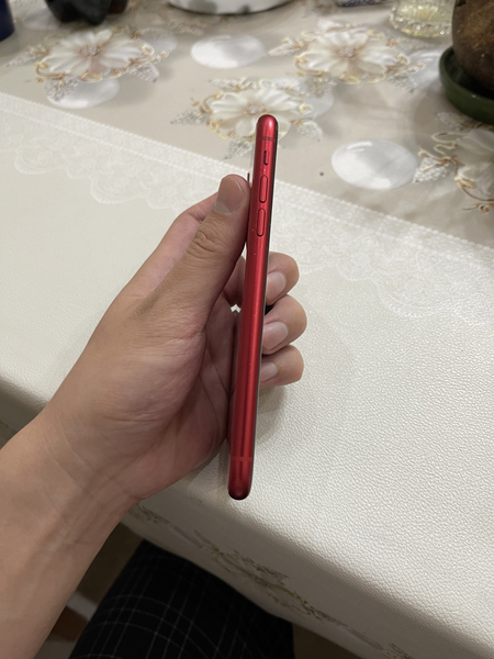 iPhone 11, red product. Идеальное состояние.
