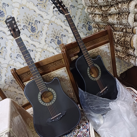 Gitara sotilad 3 xil rangi bor