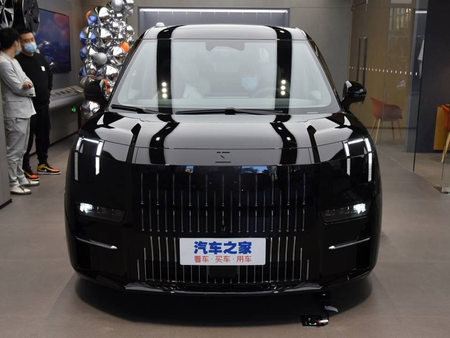 Zeekr 009 Minivan