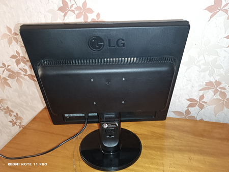 Продаётся монитор LG Flatron L1742S