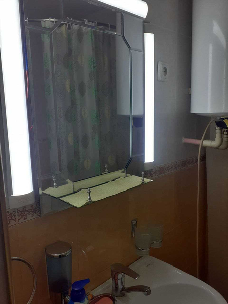 3-xona 1-qavatdan,podvali va barcha jihozlari bilan uy sotiladi.Qarshi