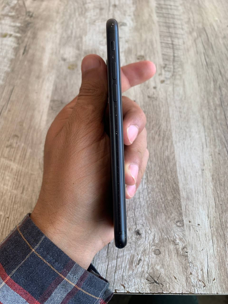 Iphone SE 64gb .