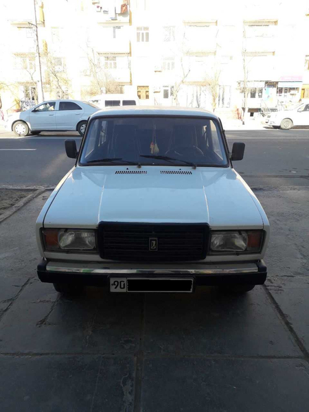 Сотилади. VAZ 2107