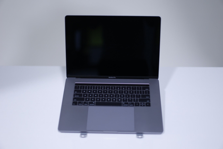 Macbook Pro Sotiladi!