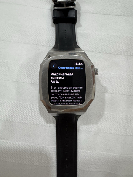 б/у iPhone SE (2020), 128 ГБ и Apple Watch 5,44mm