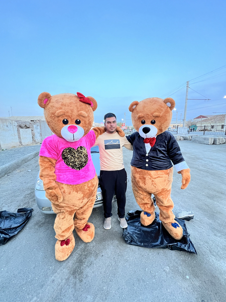 Teddy ayiqlar sotiladi hohlagan turdagi kiyimlar bor