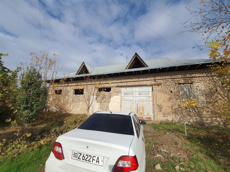 Juma shahrida hovli sotiladi