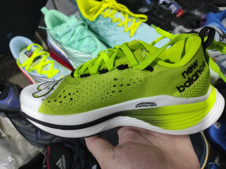 Продаются женские кроссовки от New Balance Fuel Gell.