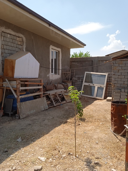 4 sotix 20x20 4 ta xona suv gaz svet toplipol xamma narsasi bor