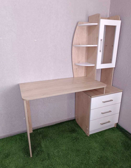 Из МДФ новый стол письменный,компьютерный,парта.