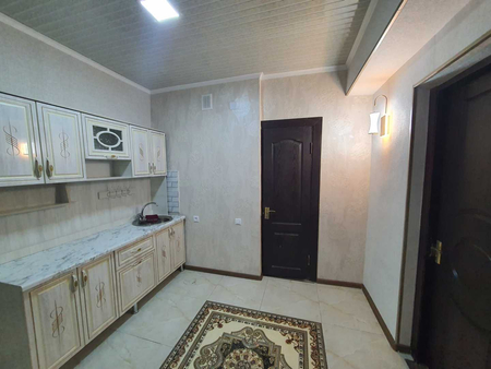 Юнусабад-2, 1/3/4 кирпич, с ремонтом, 36 м², дом галерейный