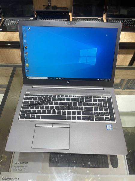 HP ZBook 15u Intel Core i7-8650U озу16гб 256ssd
