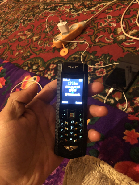 Vertu s-818772 yengi tel