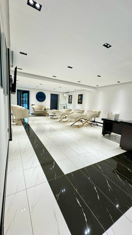 Нежилое помещение. Ц-6 напротив НА НЕБЕ. Площадь: 150 м²+200 м² террас