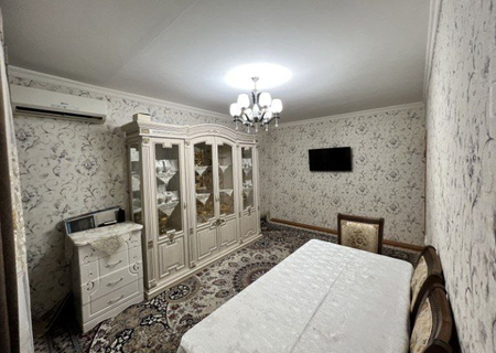 На 8 квартале Чиланзарского района продается квартира.