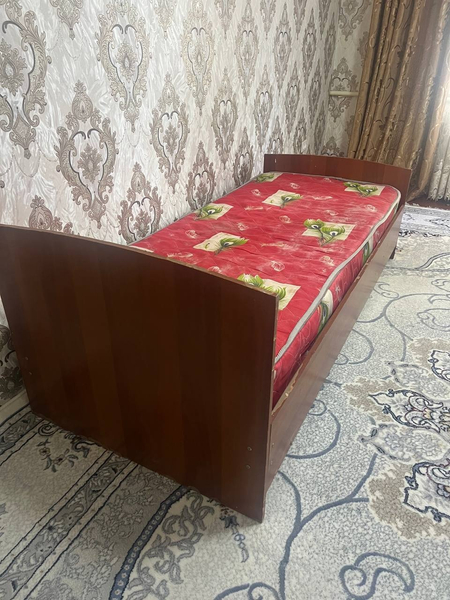 Srochna Divan va Shkafi bn birga Sotiladi 450,000Sum