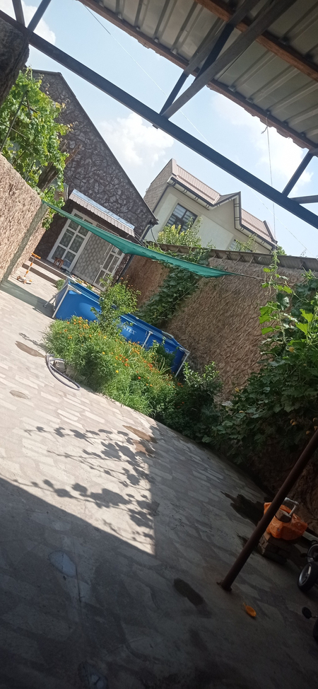 Продаю участок,дом в миробадском районе улица Мехржон Тор 53