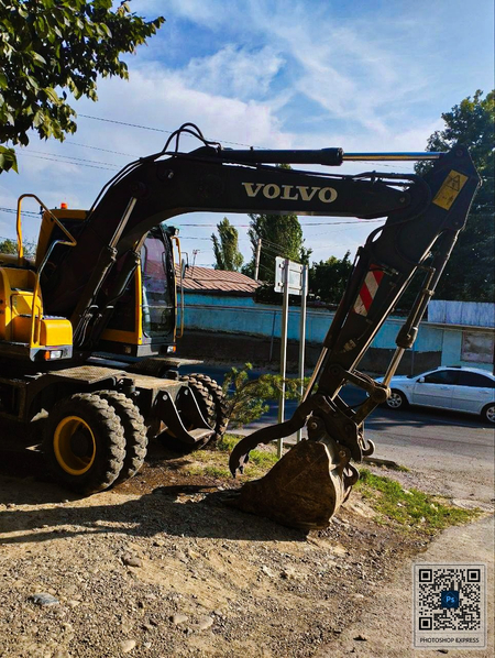 Excavator Volvo 145