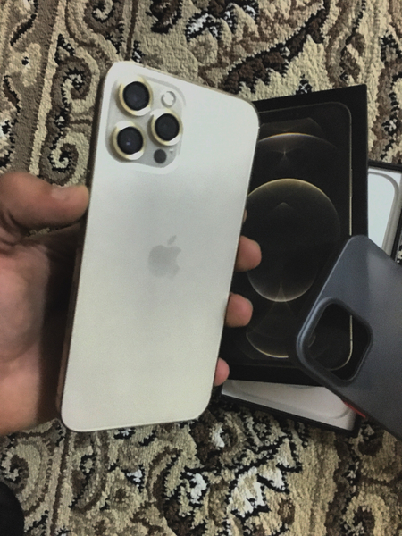 Iphone 12 pro max gold