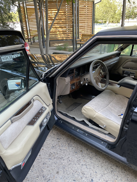 Lincoln Town car 1989