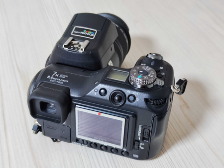 Sony Cyber-shot DSC-F828