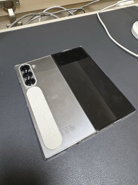 Galaxy Fold 6 12/256 с годовой гарантией