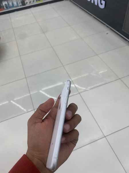 Iphone Xr sotiladi