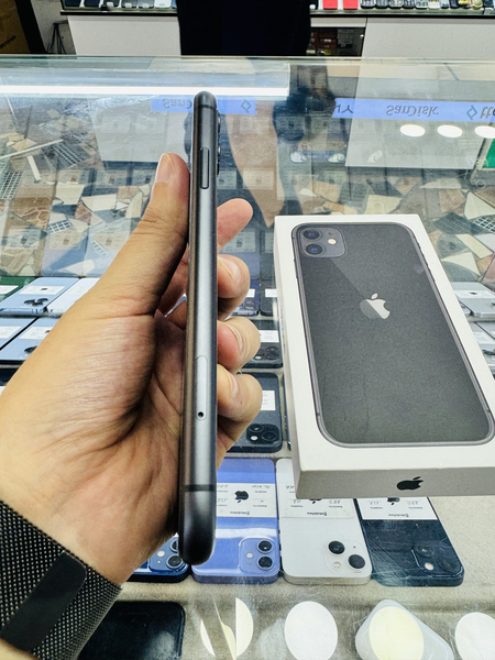 iPhone 11  128 gb black 97% ideal