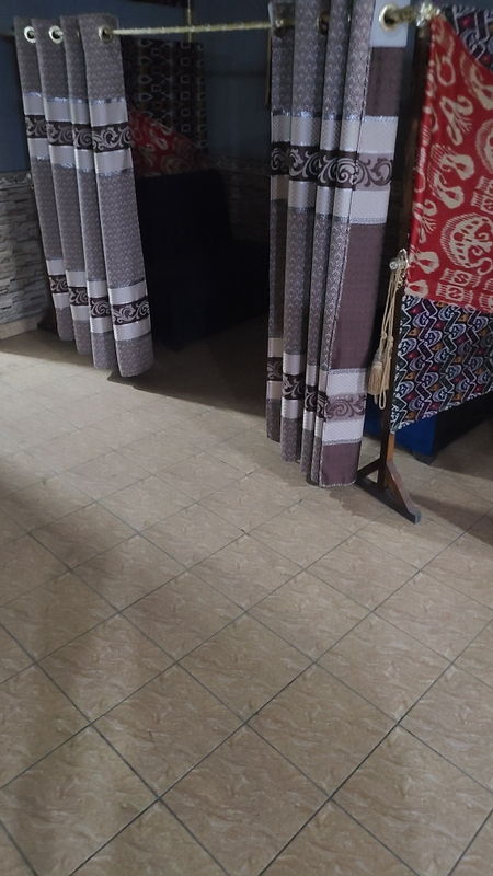 Divan kamplekt sotiladi kabina stol stular xam bor
