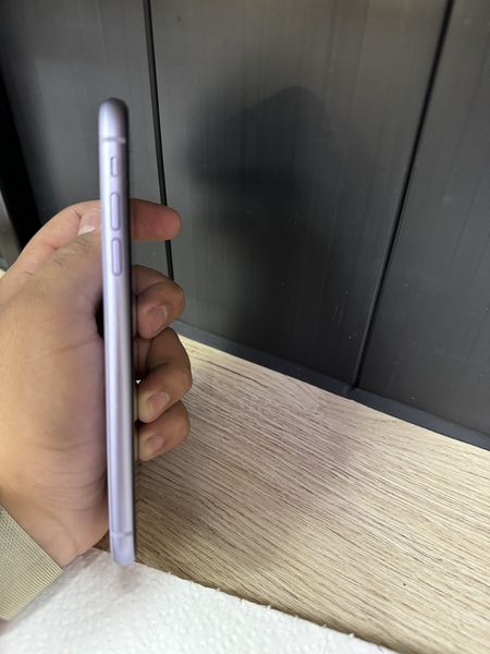 Iphone 11 64gb batareykasi 78% hama joy radnoy ochilmagan holati ideal
