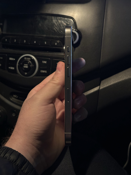 Iphone 15pro 128 natural titan