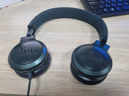 JBL LIVE 400BT наушники