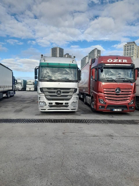 Mercedes Actros + прицеп cотилади
