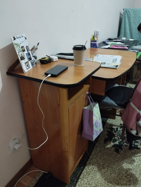 Песменый стол хороший состояние