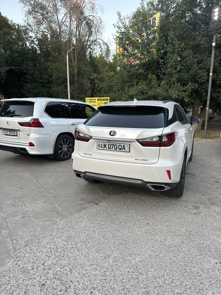 LEXUS RX 350 srochna sotiladi minishka olingan moshina